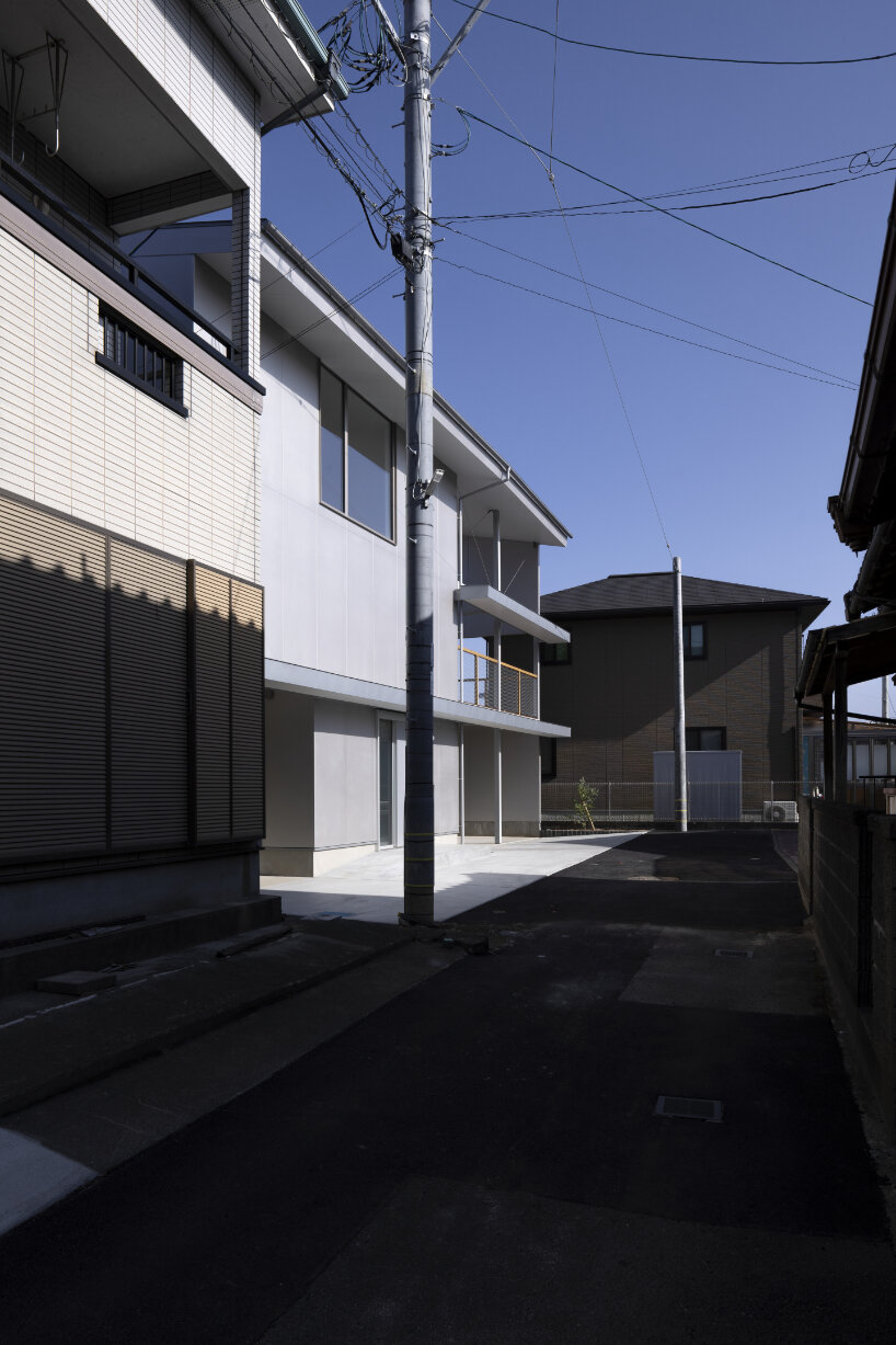 silver panels mirror japanese cityscape on goya schröder’s wooden ...