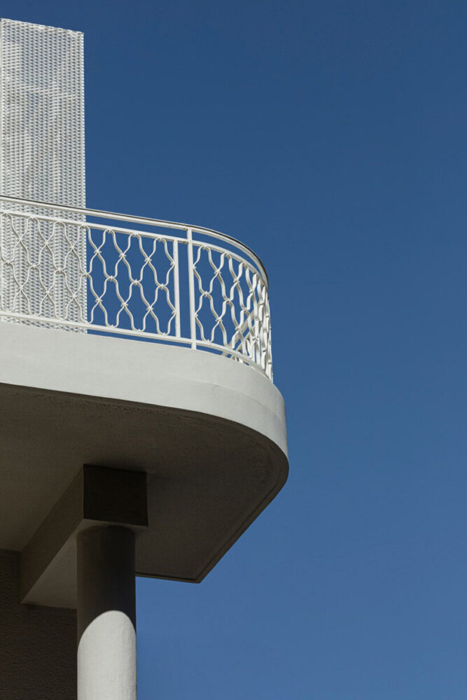 arid layers lightweight volumes atop 1950s building in athens